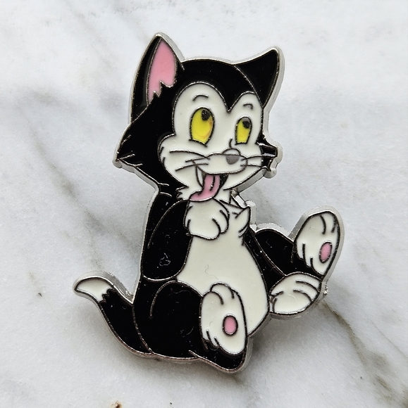 Disney | Jewelry | Figaro From Pinocchio And Minnie Mouse Disney Pin ...